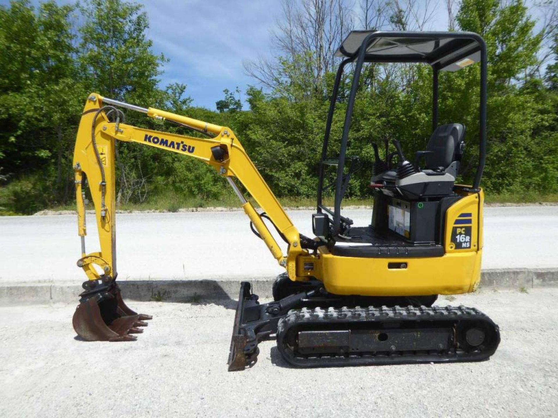 Mini-pelle KOMTASU PC16 - 1T6
